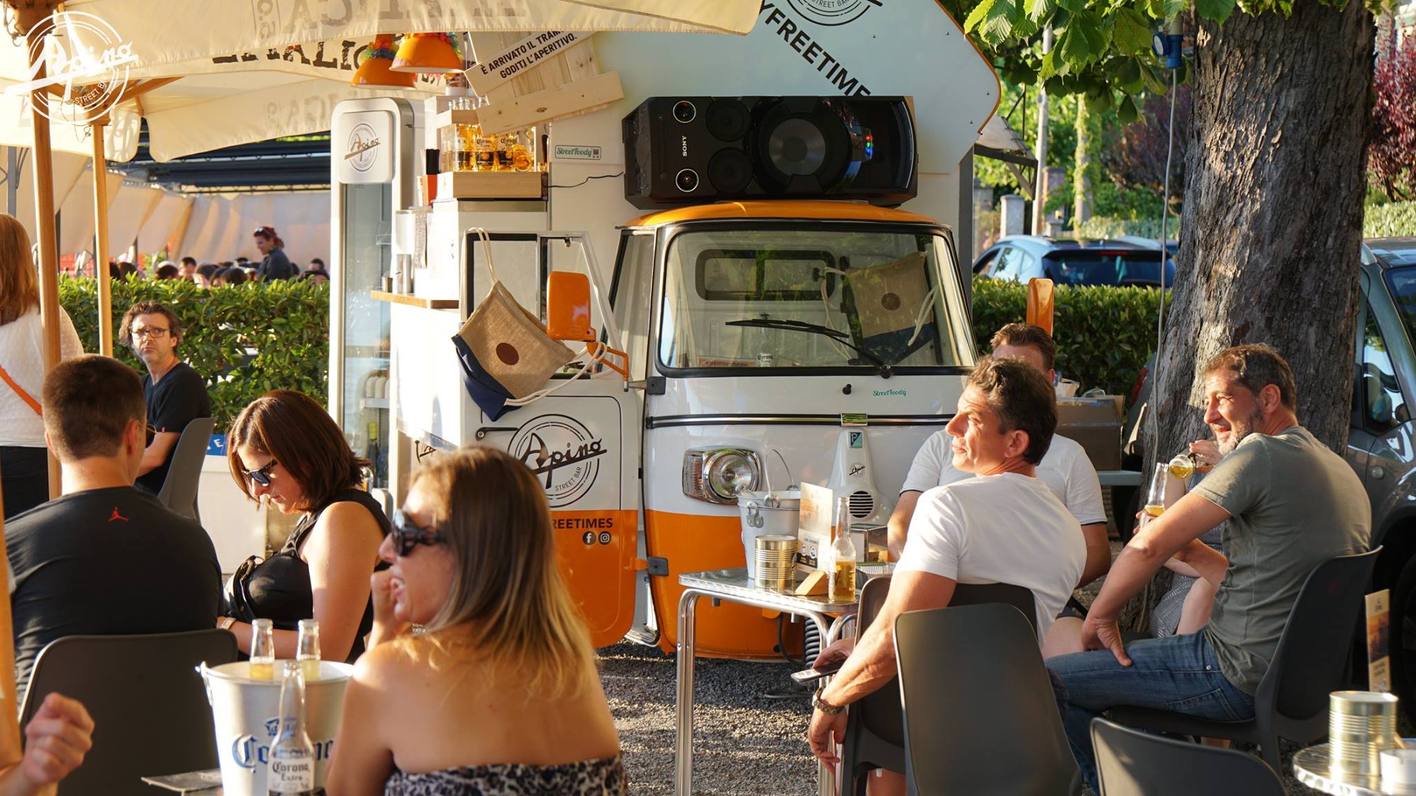 Apino Streetbar: il bar su ruote sul Lago Maggiore